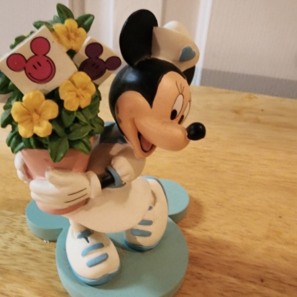 Accents | Minnie Mouse Flower Pot Figurine Black White Yellow Blue ...